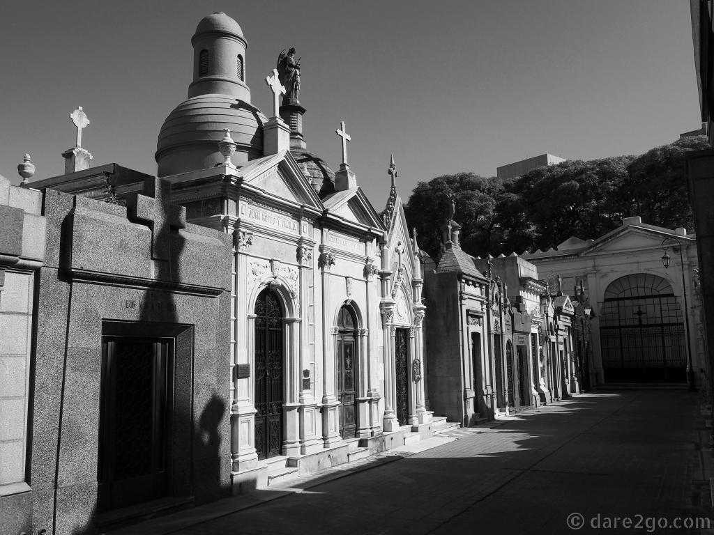 The Macabre Beauty of the Famous La Recoleta Cemetery | dare2go