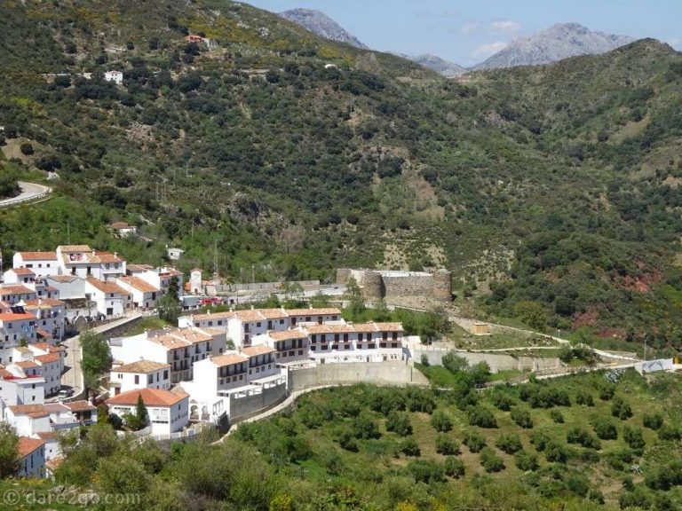 Visit the Andalucía White Villages on a Scenic Roadtrip | dare2go